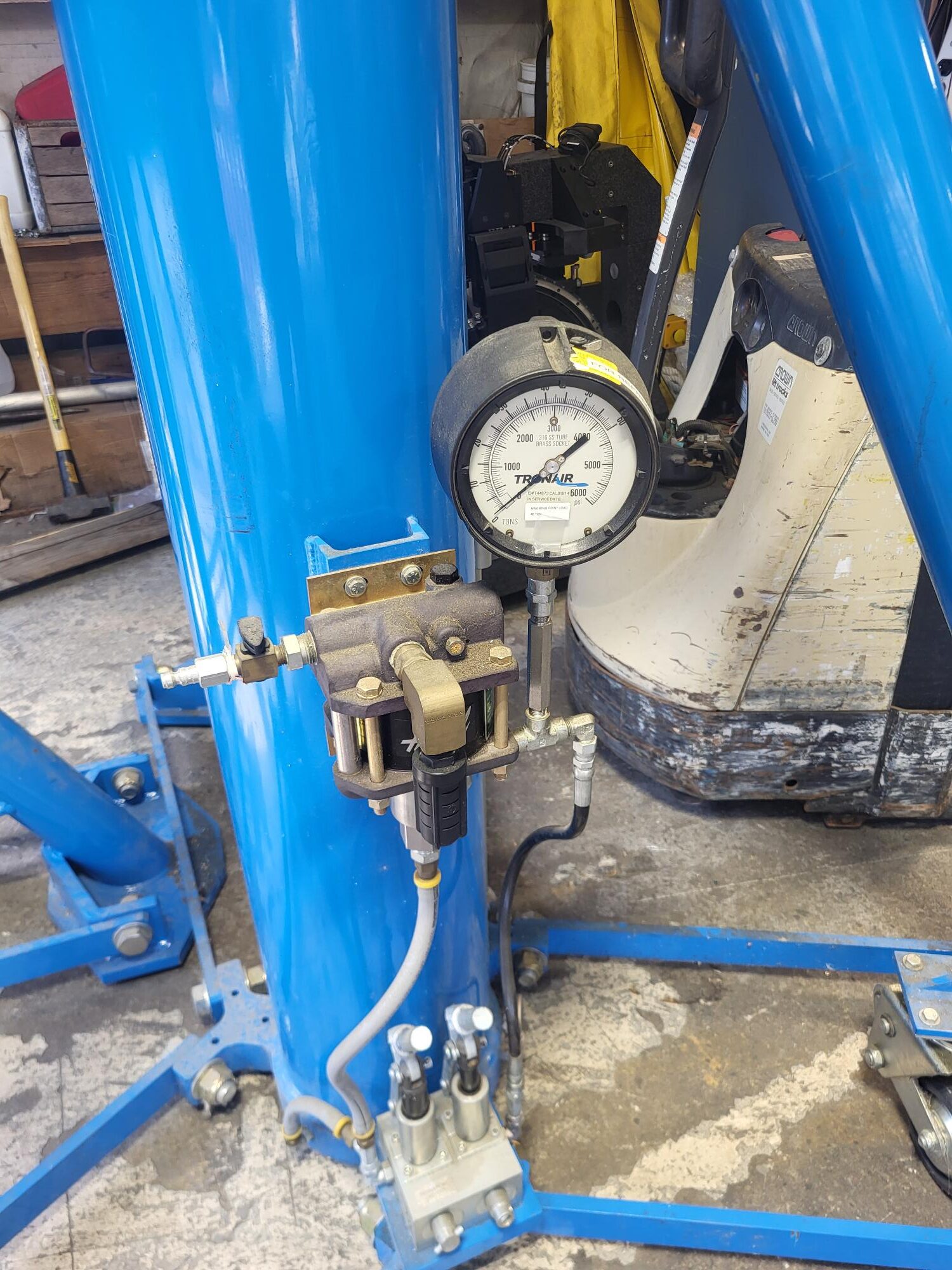 Aviall Tripod-Airplane Wing Jack 60 Ton: Powerful and Reliable