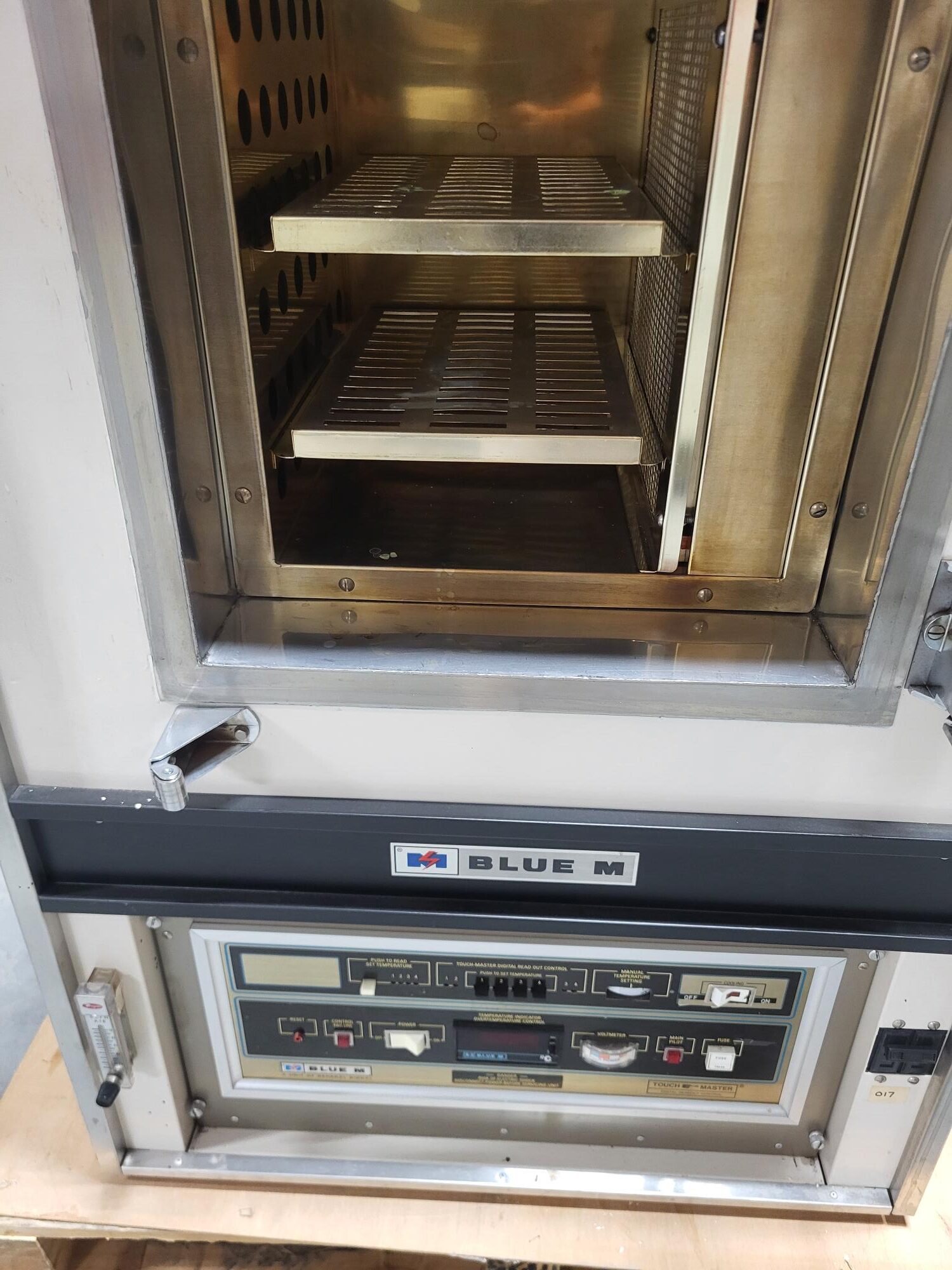Blue M Electric CR07-146B/C Laboratory Oven
