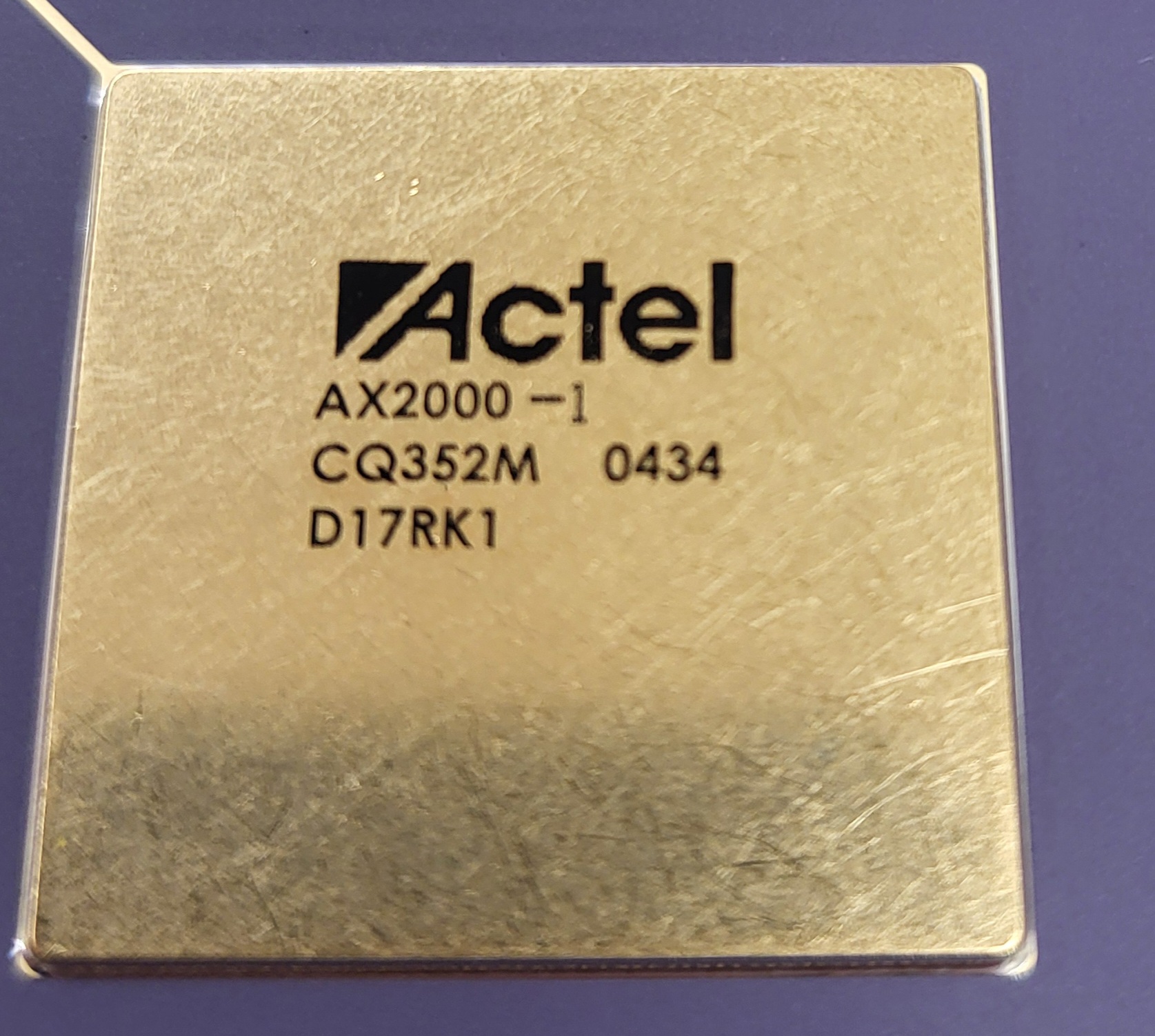 AX2000-1CQ352M FPGA - Actel