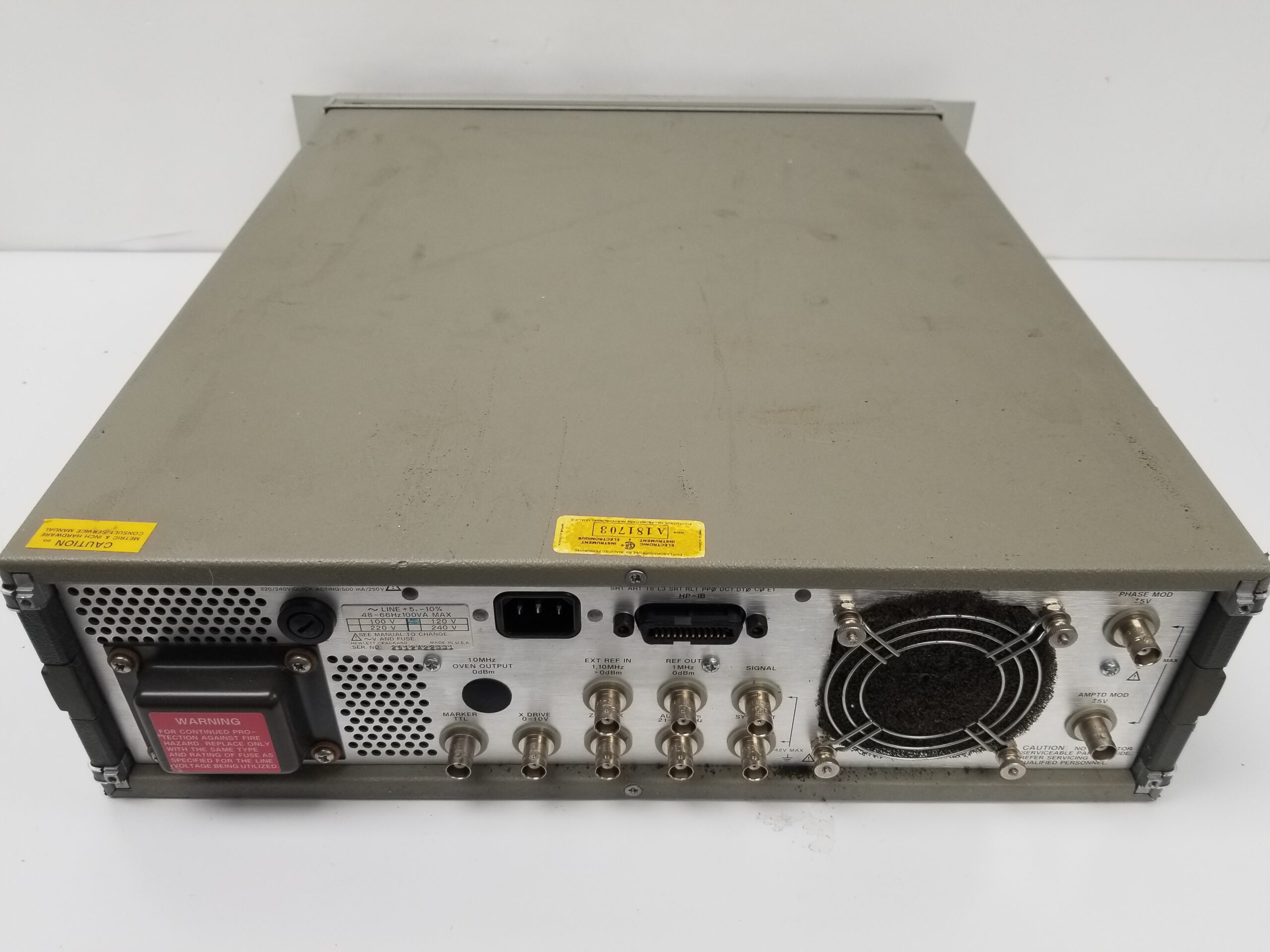 HEWLETT PACKARD 3325A Synthesizer/Function Generator for PARTS/REPAIR
