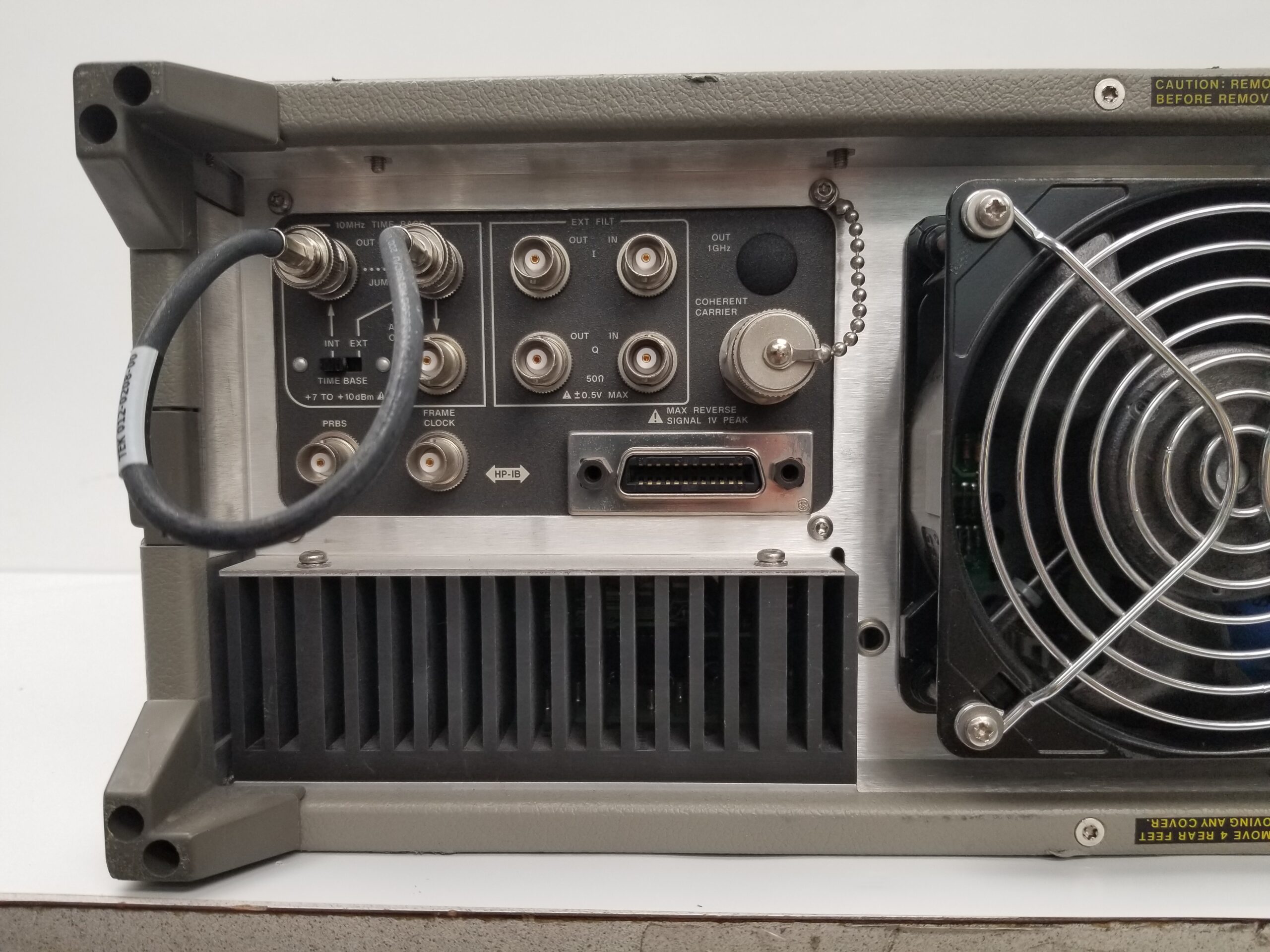 HEWLETT PACKARD VECTOR SIGNAL GENERATOR 8782B