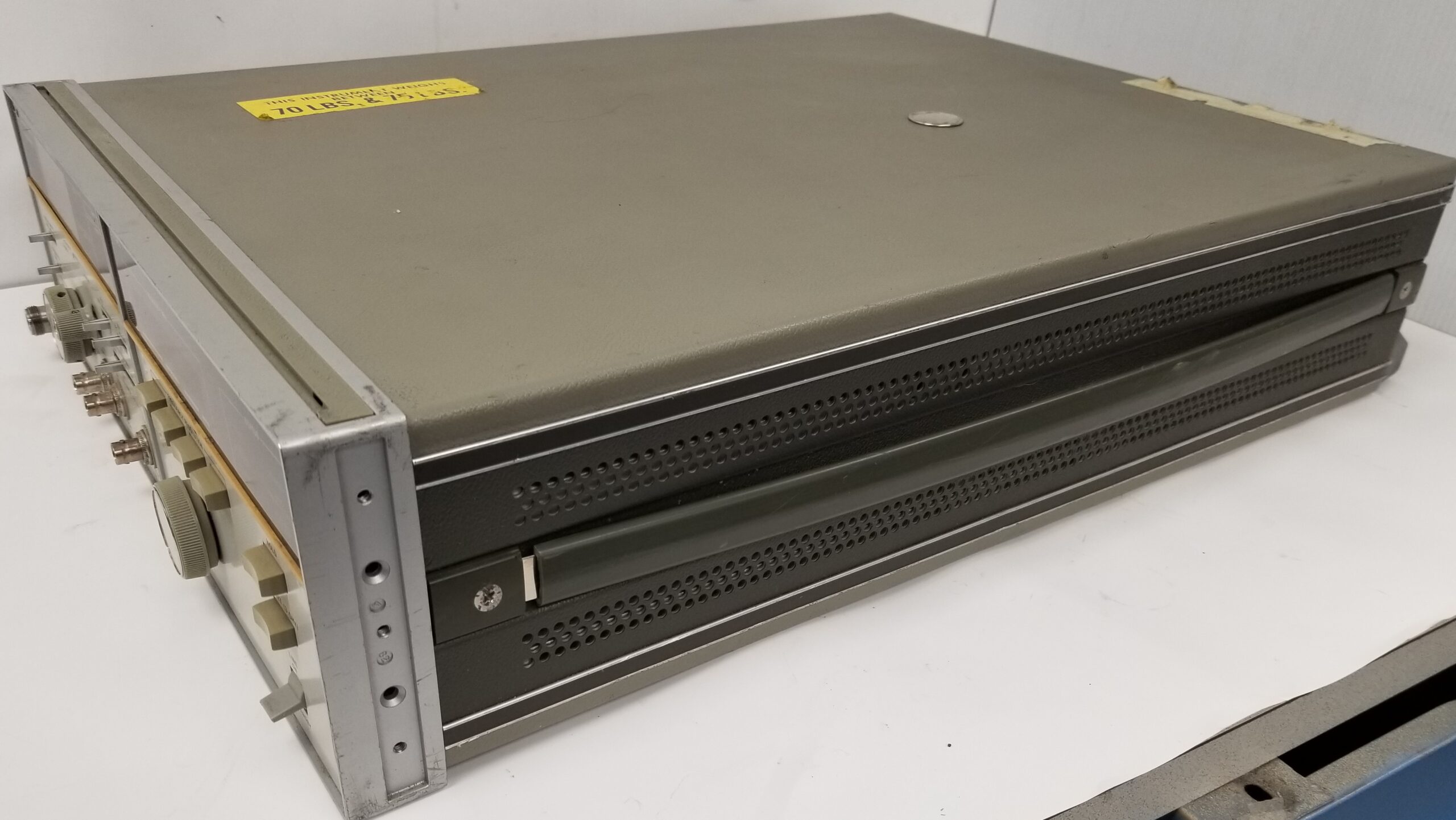 Hewlett Packard 8672A Synthesized Signal Generator 2-18GHz for PARTS ...