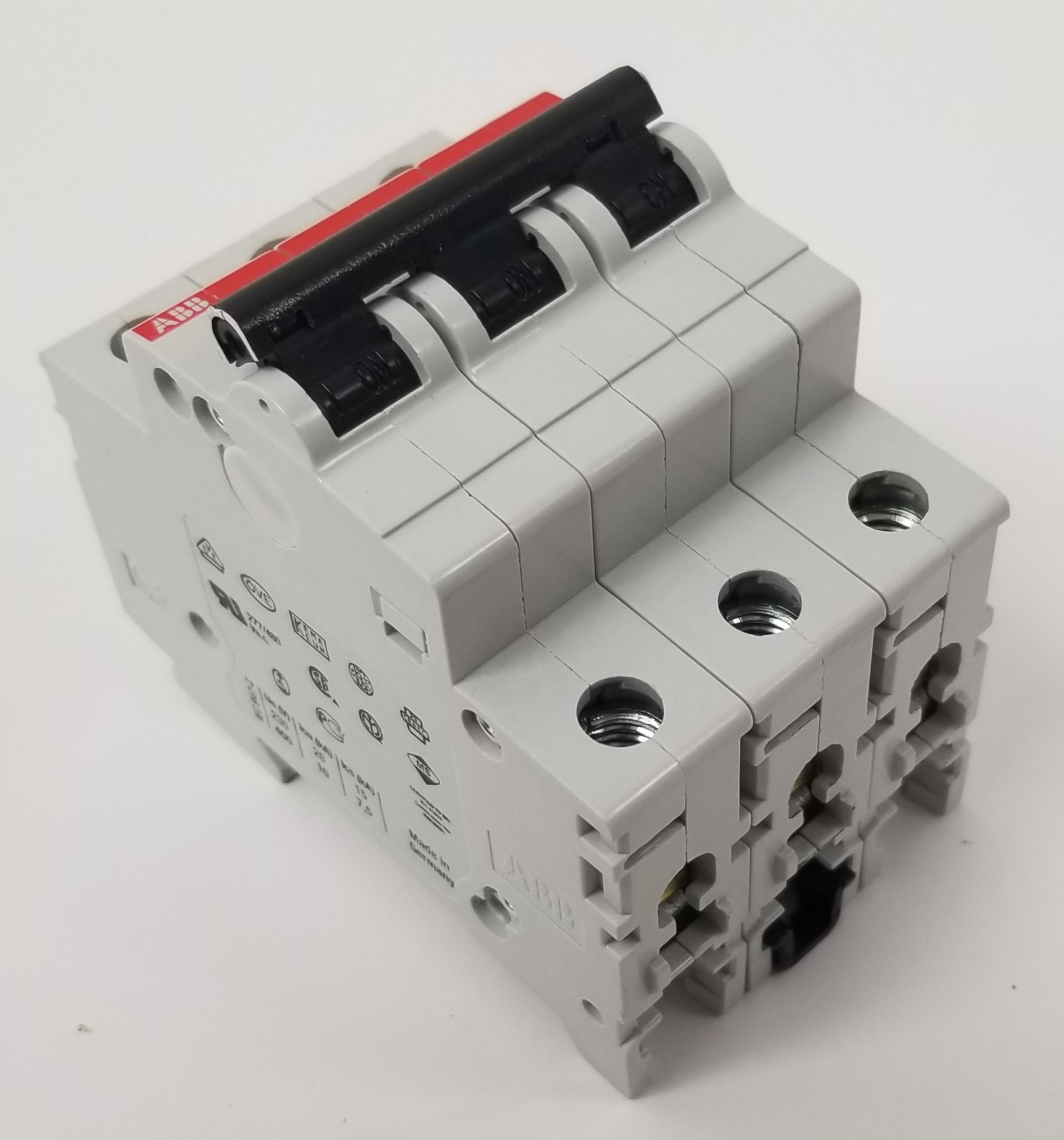 ABB S203-B16 2CDS253001R0165 S469005 3 Pole Circuit Breaker