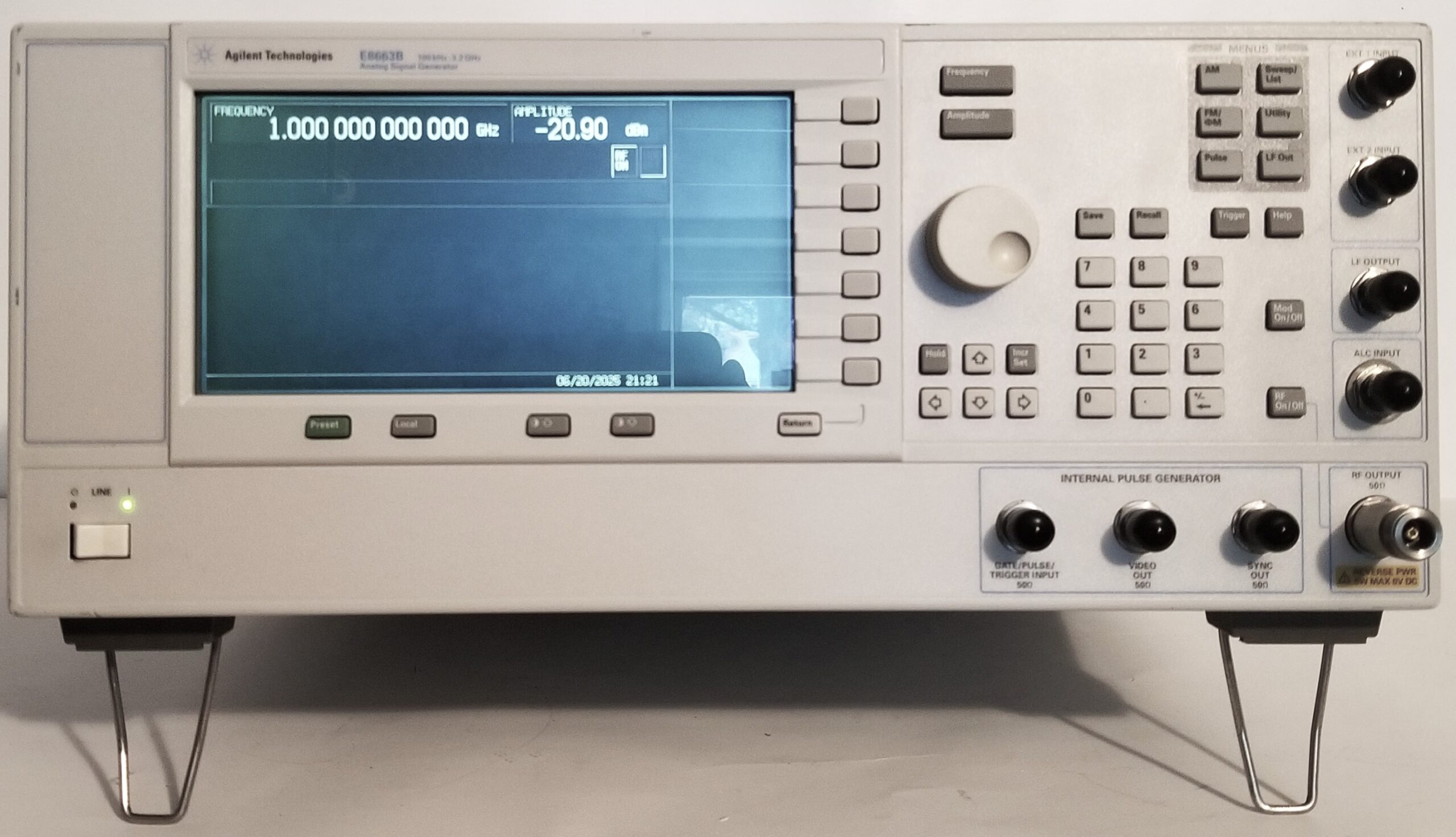 Agilent E8663B Analog Signal Generator 100 KHz-3.2GHz