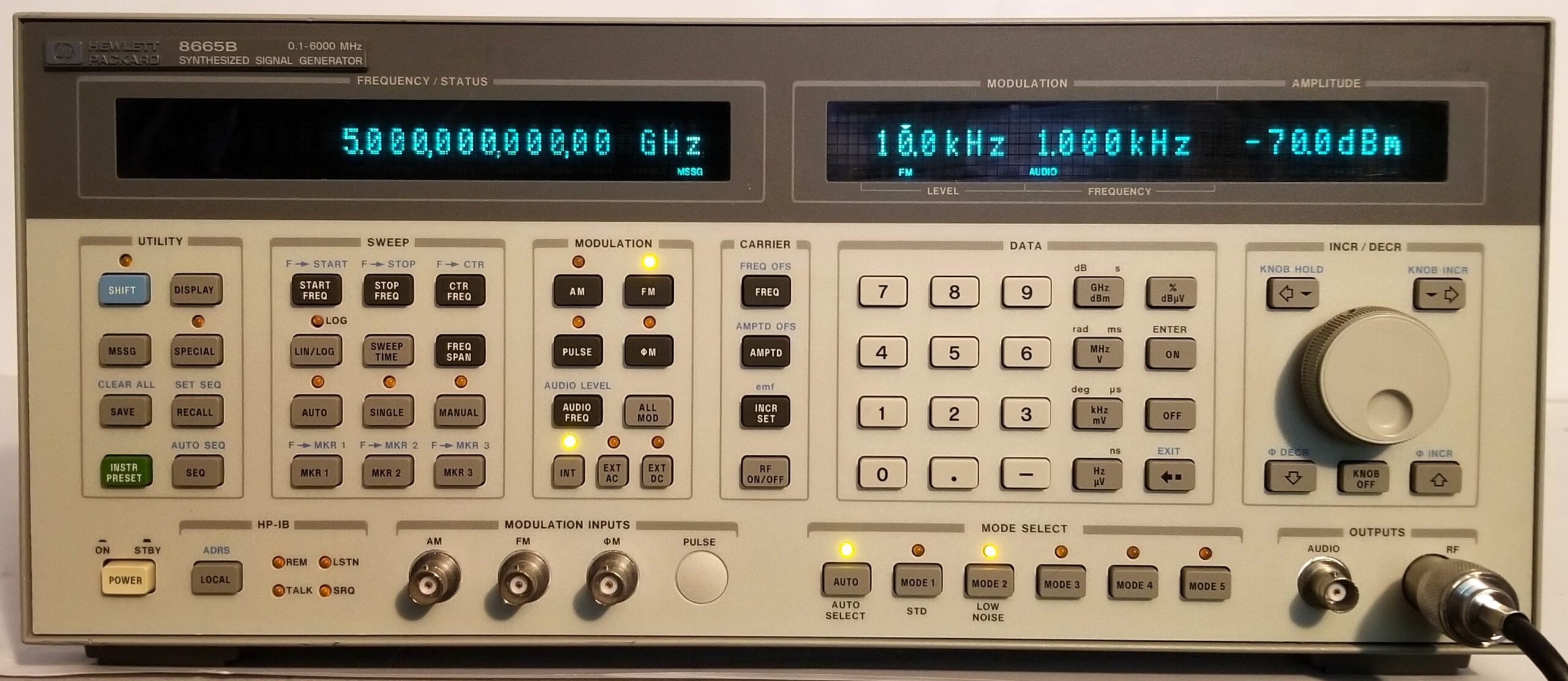 Hewlett Packard 8665B Synthesized Signal Generator