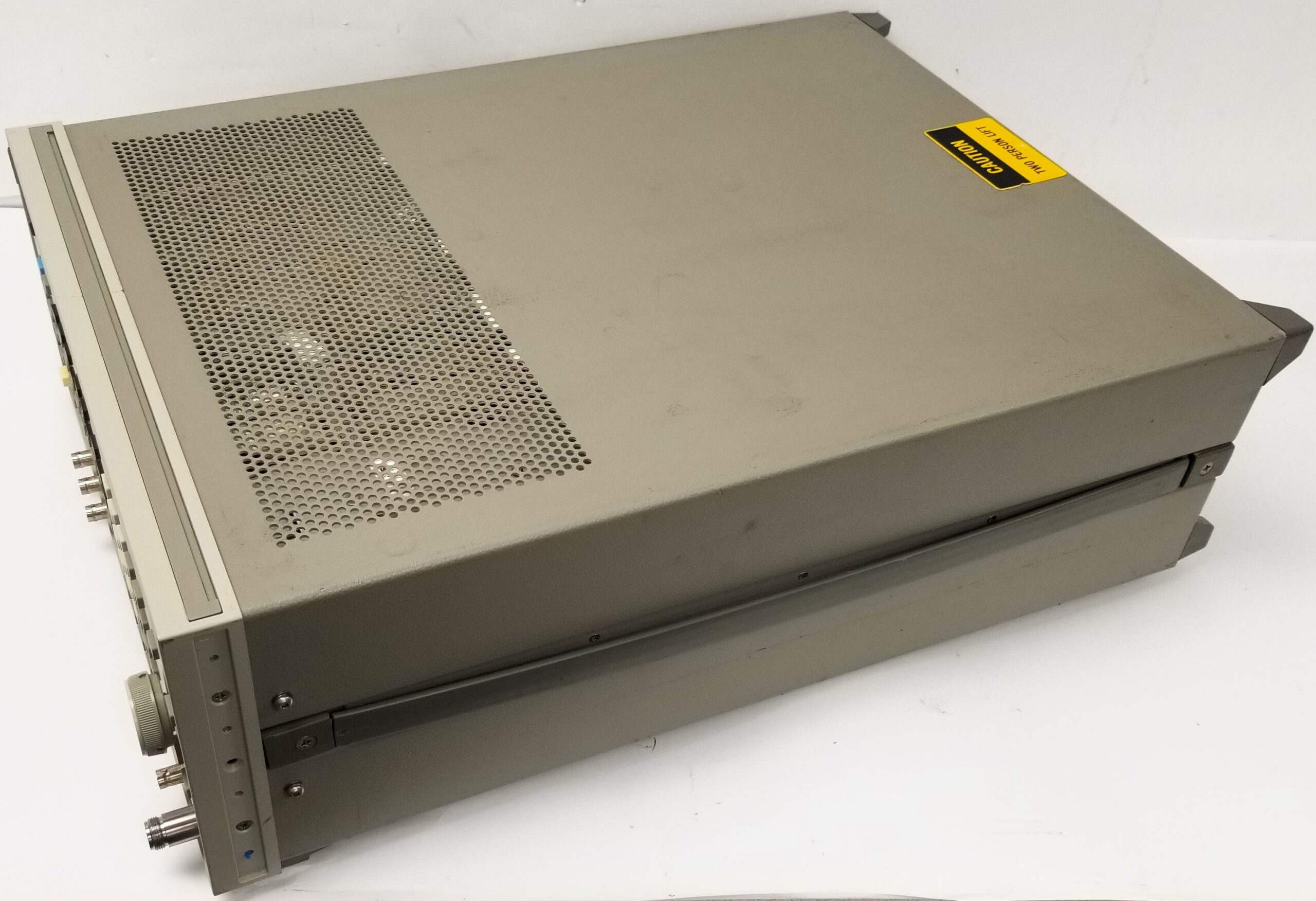 Hewlett Packard 8665B Synthesized Signal Generator