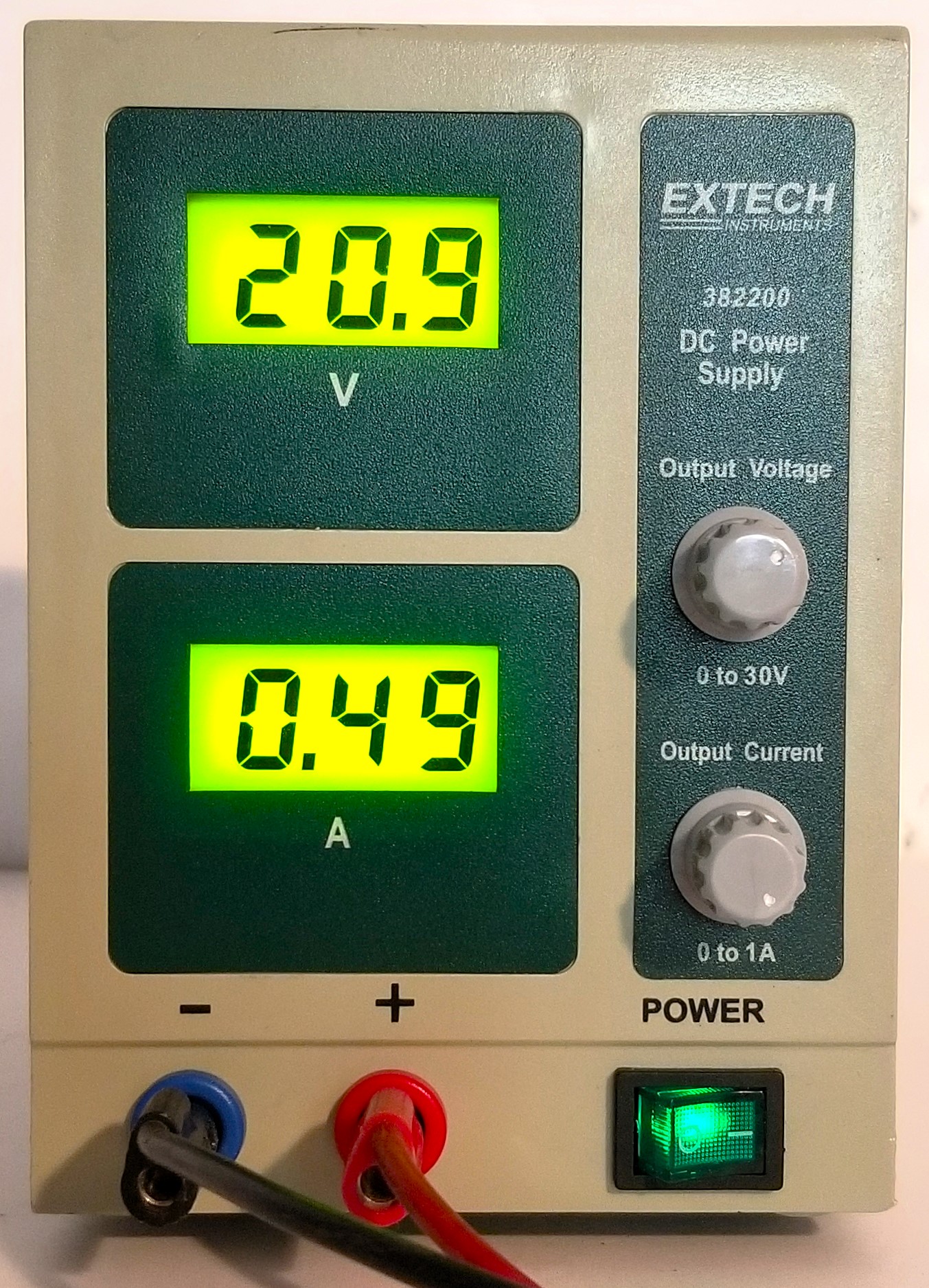 Extech 382200 Benchtop Variable D.C. Power Supply