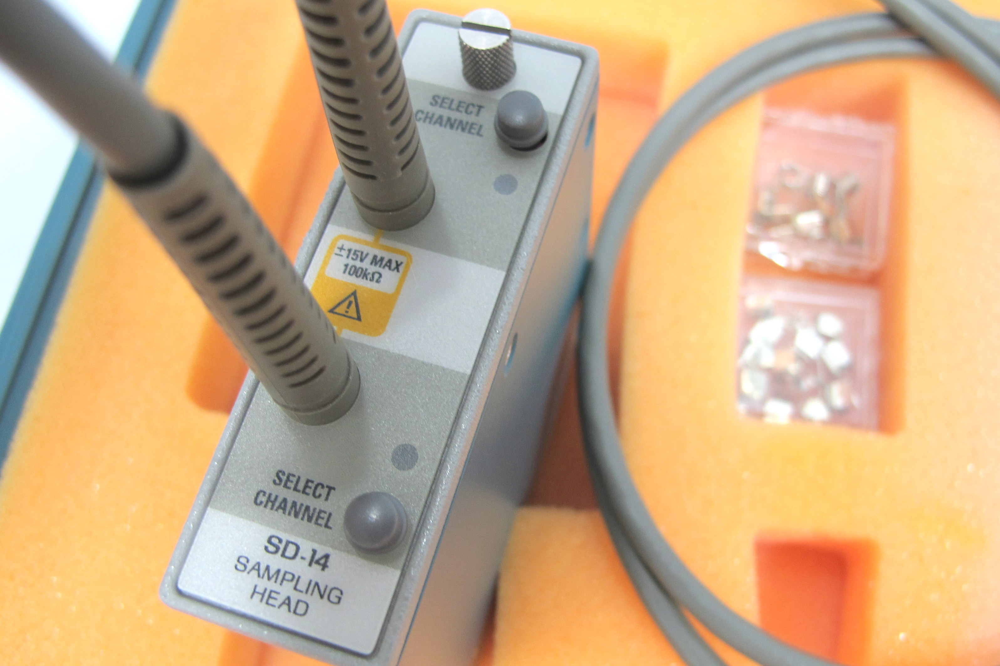 Tektronix SD-14 Sampling Head w/case - Oscilloscope Probes and ...