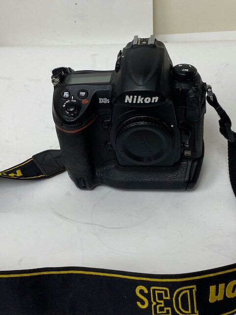 Nikon D3S Professional DSLR Camera