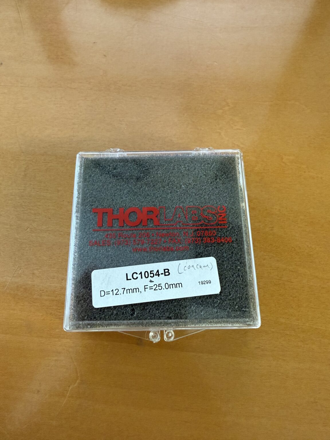 Thorlabs LC1054-B Laser Collimator - 105 µm, 400-2400 nm