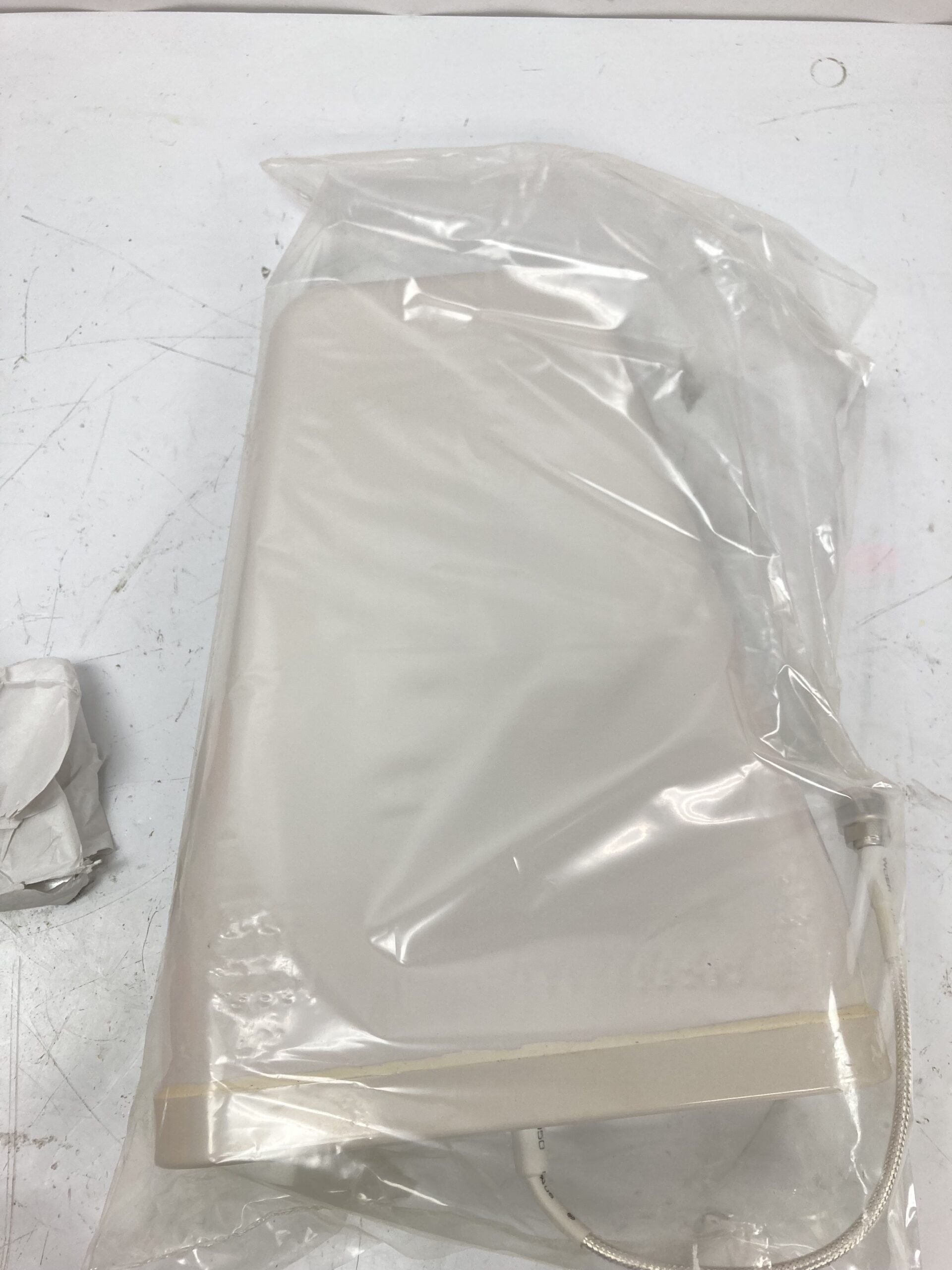 L-Com HG824-09LP-NF Ultra WideBand Antenna - Signal Generators, Test ...