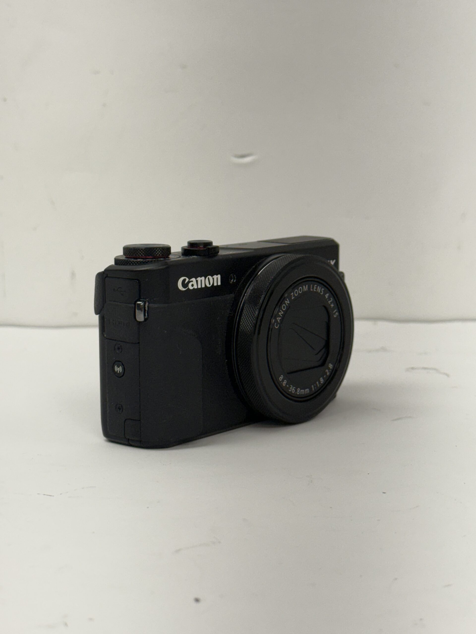 Canon G7X Mark II Best Compact Camera for Vloggers & Creators