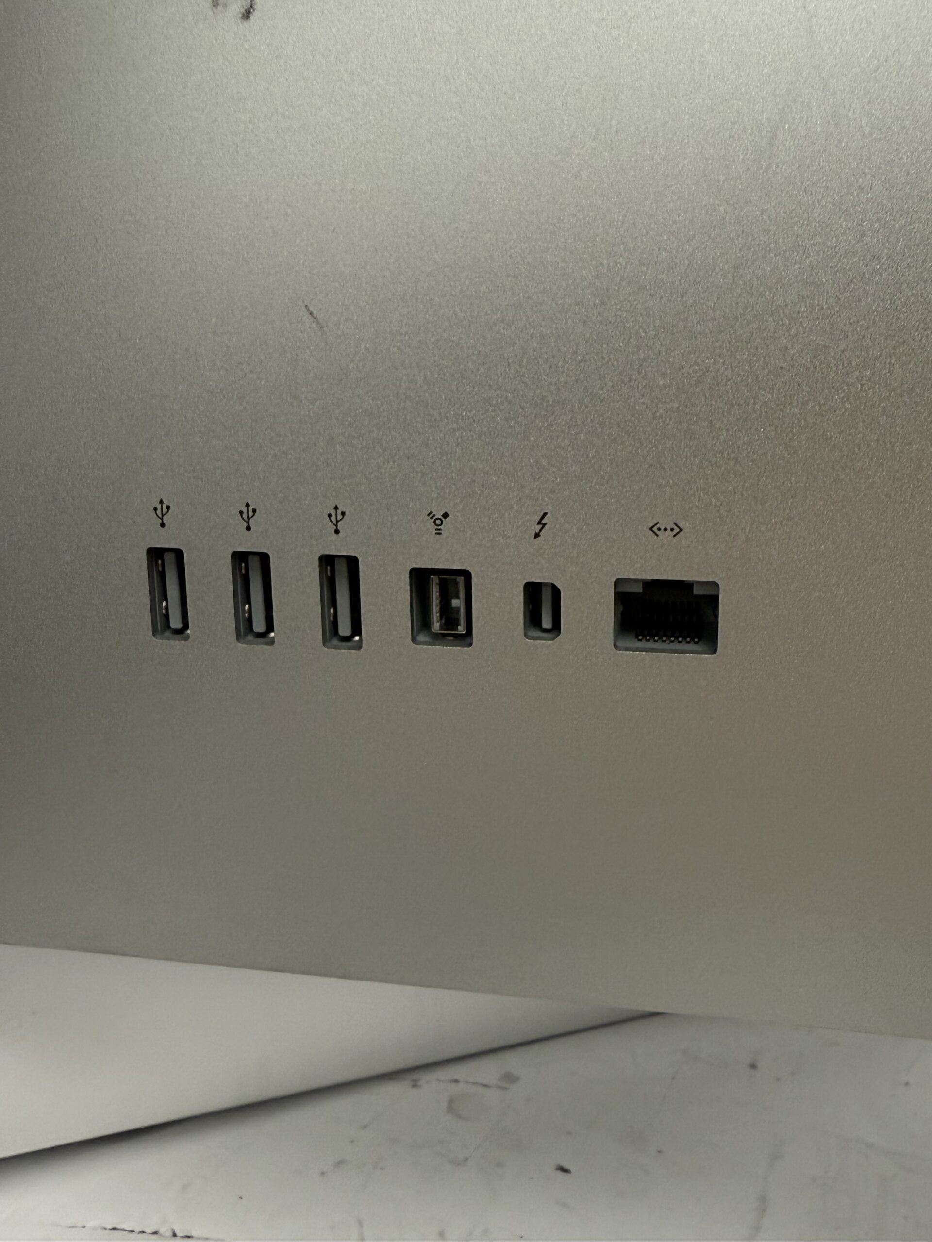 Apple A1407 Thunderbolt Display – 27” WQHD Monitor