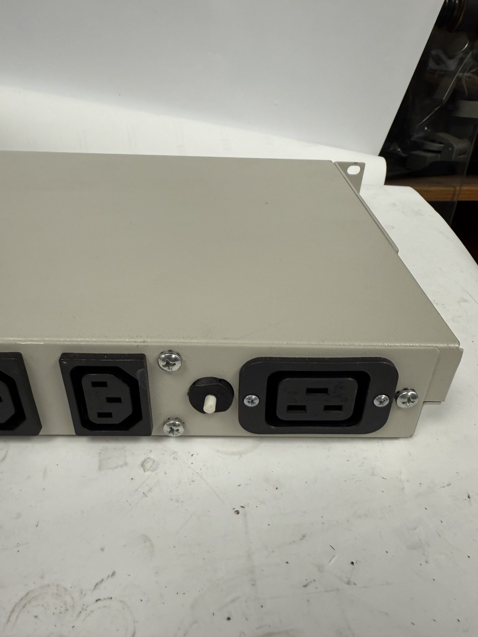 APC SU045-1 Redundant Switch – Reliable Power Backup