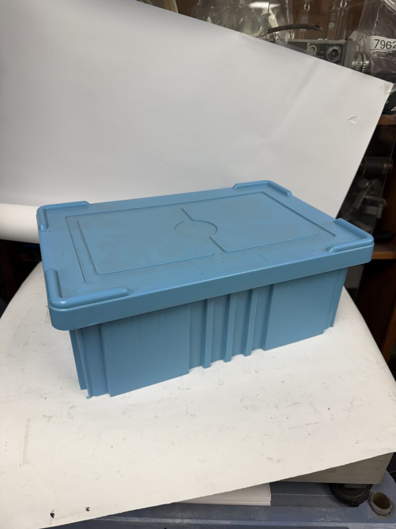 Metro TB92060 Divider Tote Box – Versatile Stackable Storage