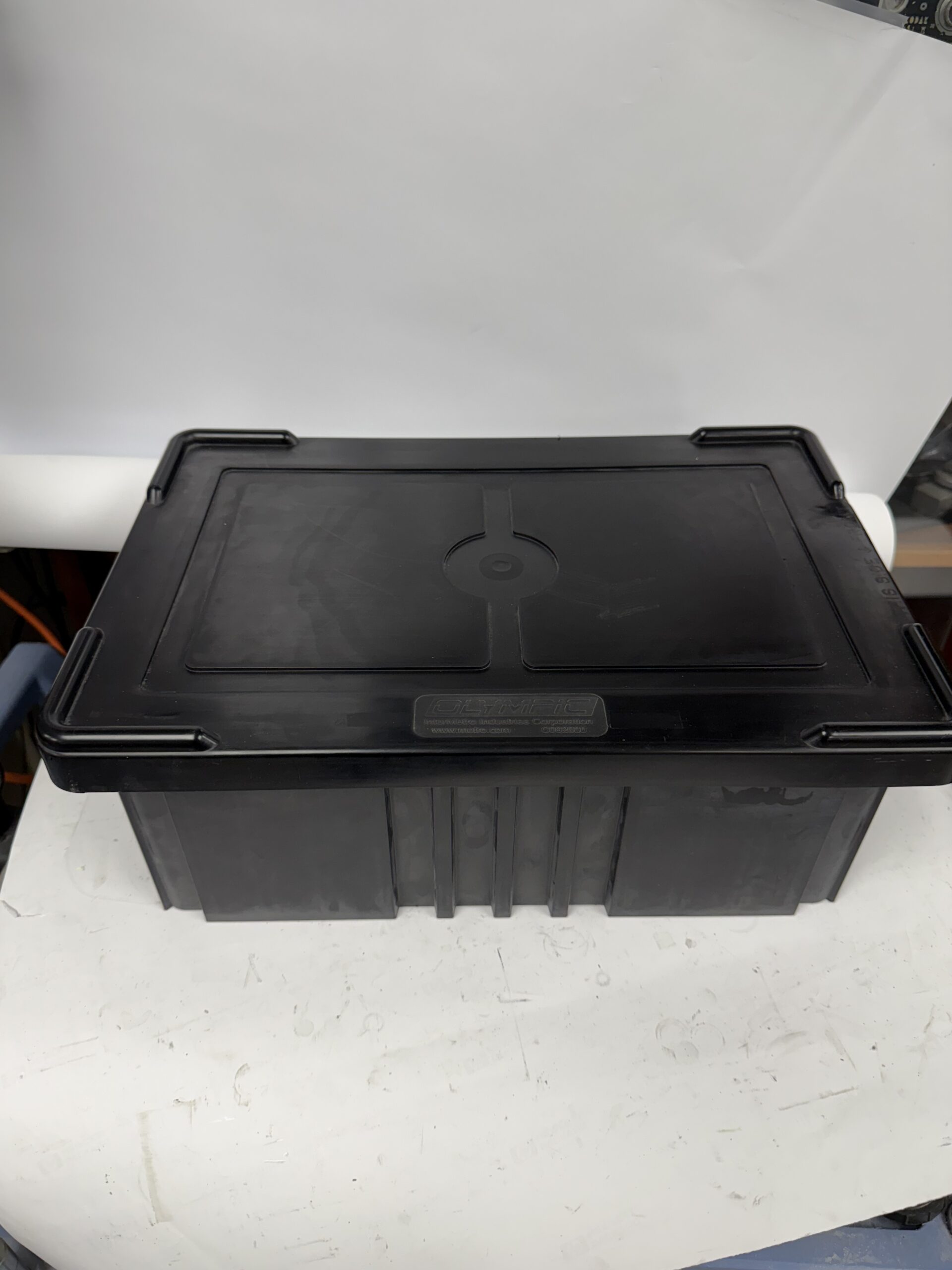 Metro TB92060 Divider Tote Box – Versatile Stackable Storage