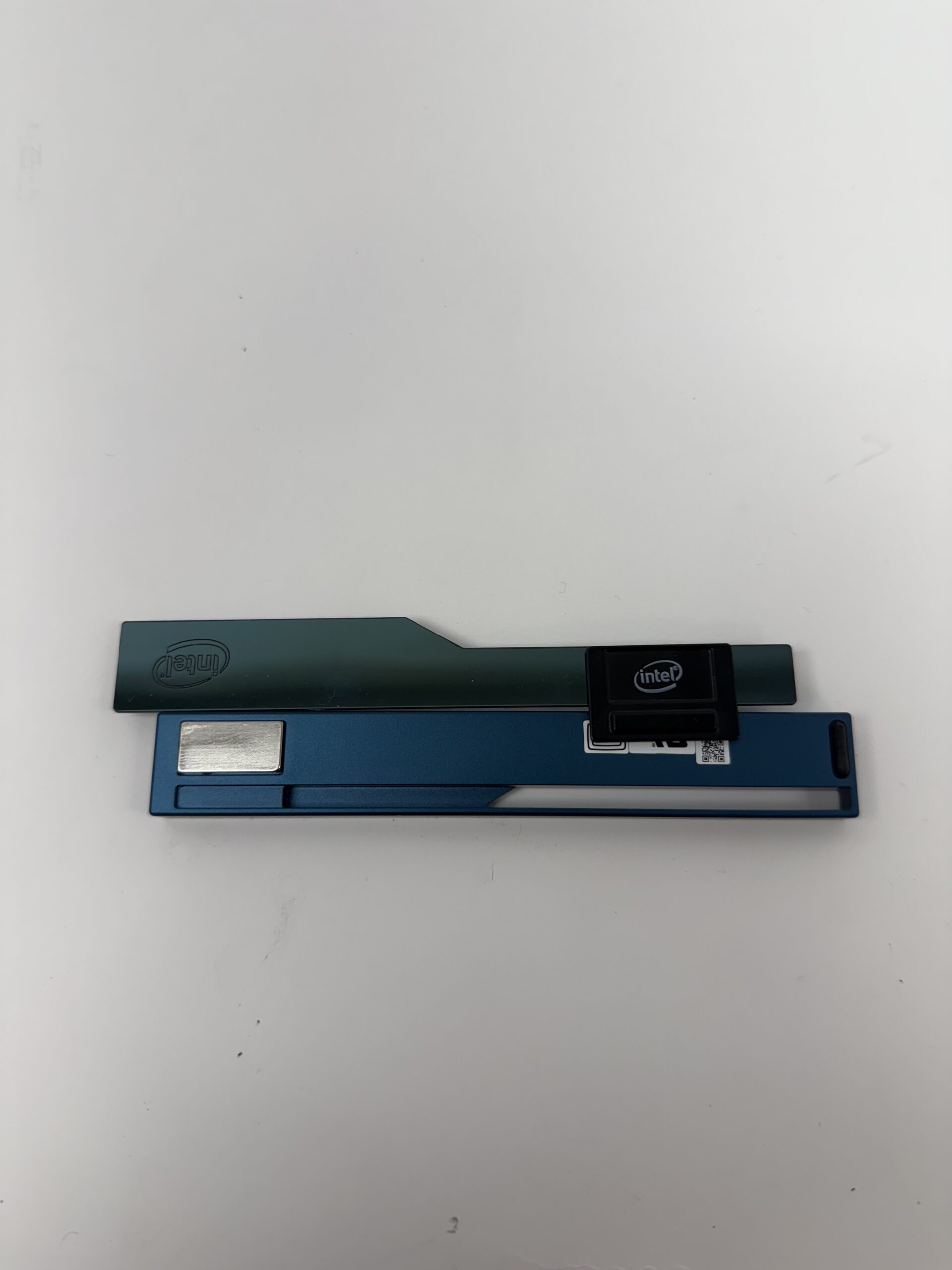 Intel Class 1 Laser Product – Blue, USB 3.0