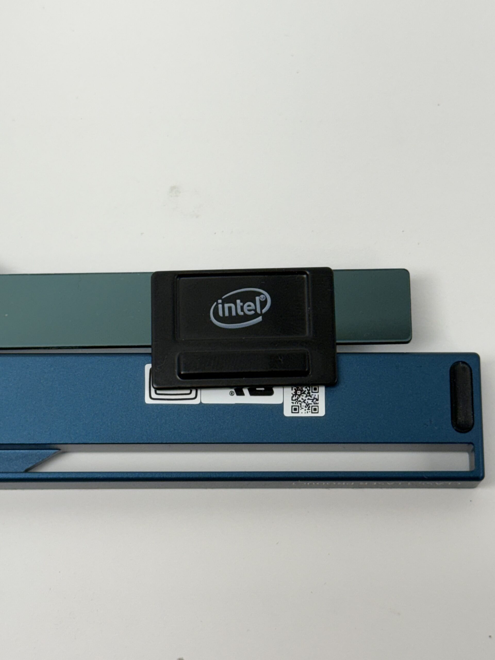 Intel Class 1 Laser Product – Blue, USB 3.0