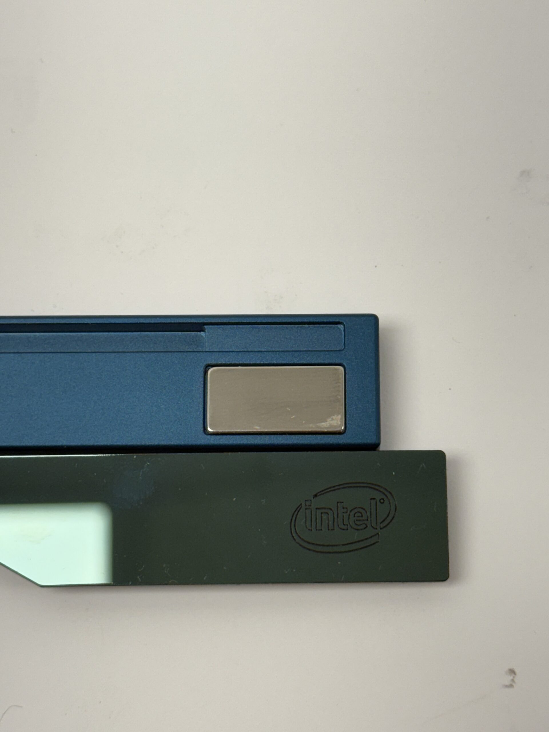 Intel Class 1 Laser Product – Blue, USB 3.0