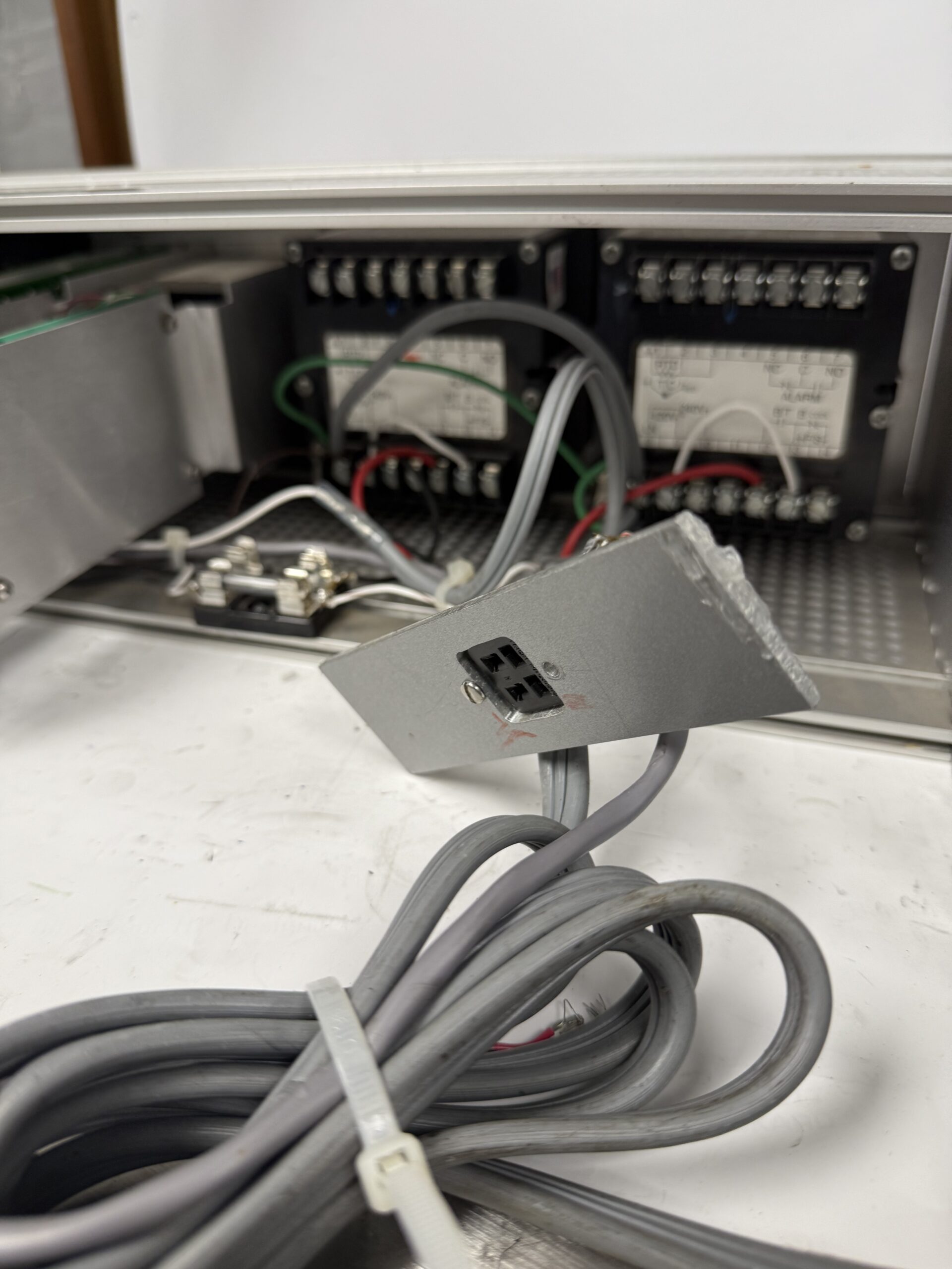 MKS 260 Series Control & 261 Display Module – Control System