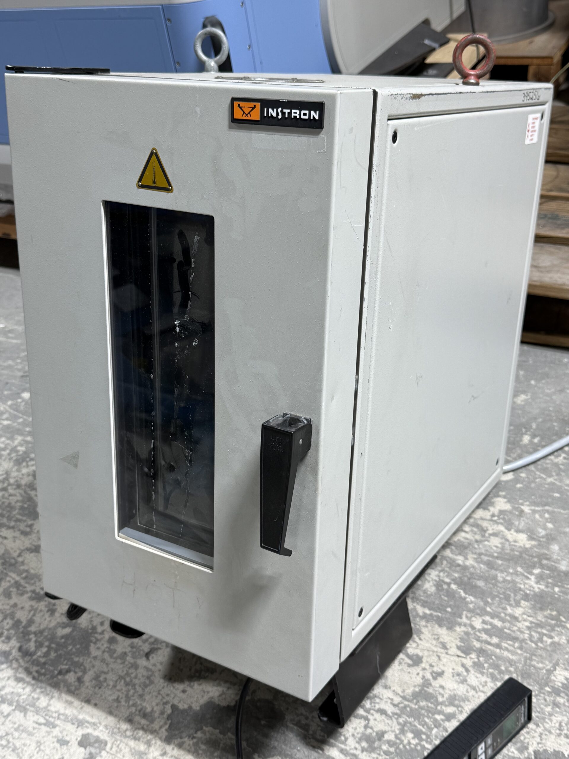 Instron 3119-005 Environmental Chamber – Temperature Test Unit