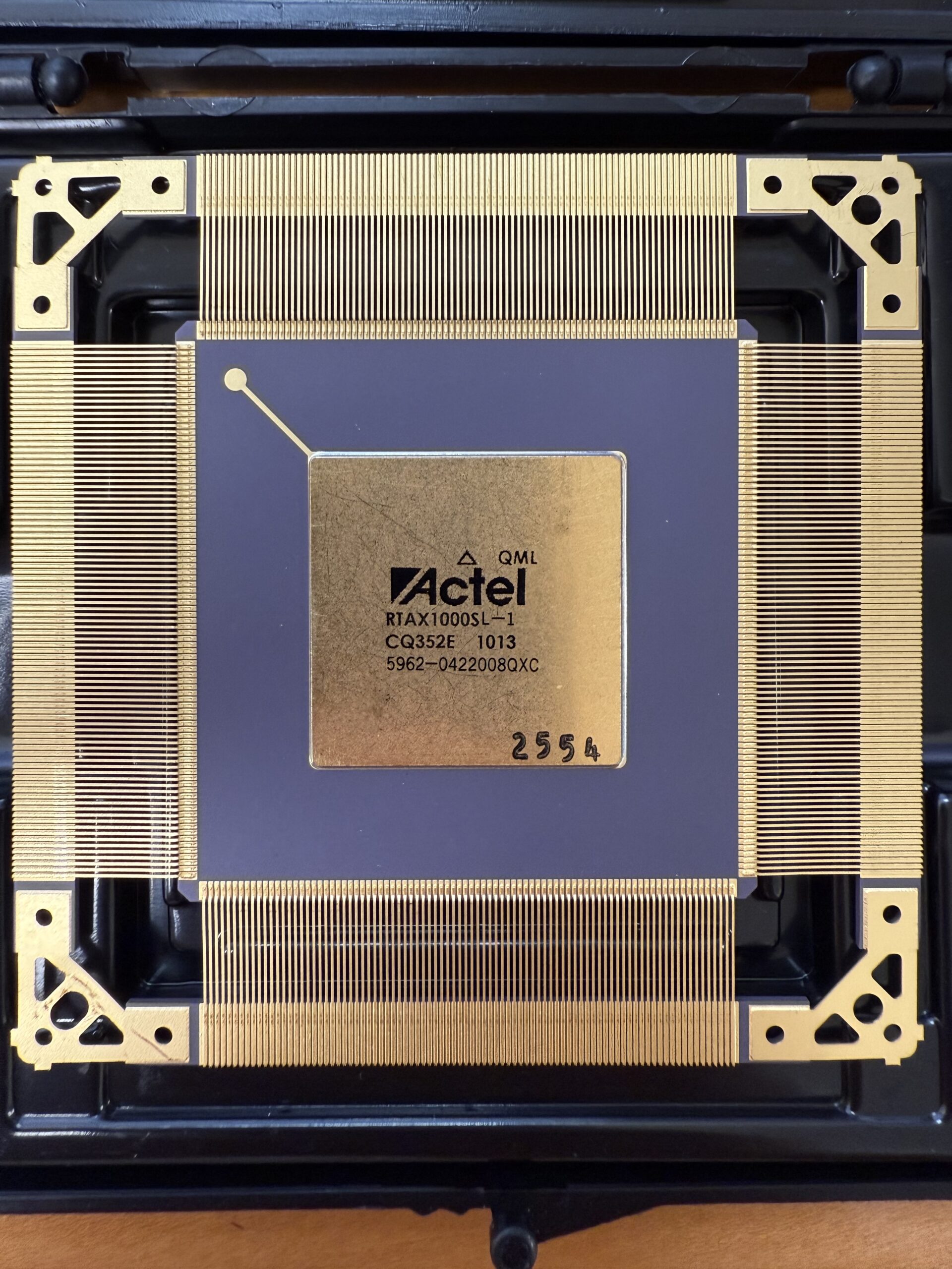 Microsemi 5962-0422008QXC MIL-STD Integrated Circuit