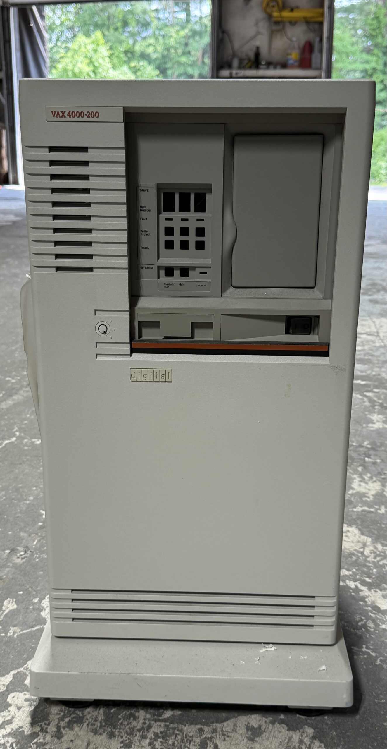 DEC 4000/200 Computer System - AS IS