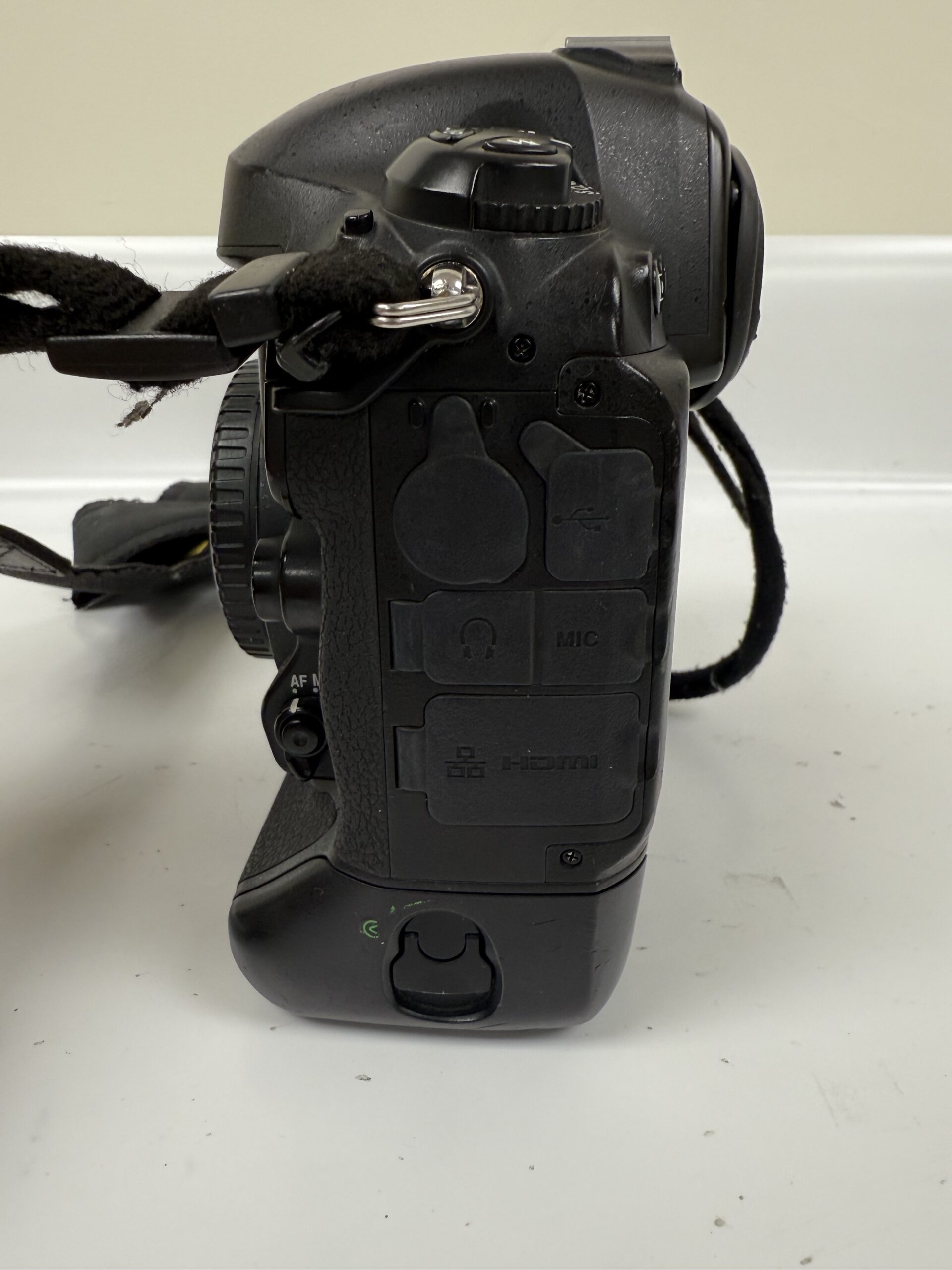 Nikon D4 DSLR - AS IS